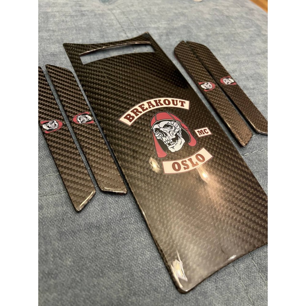 Carbon dash insert for Harley Road King